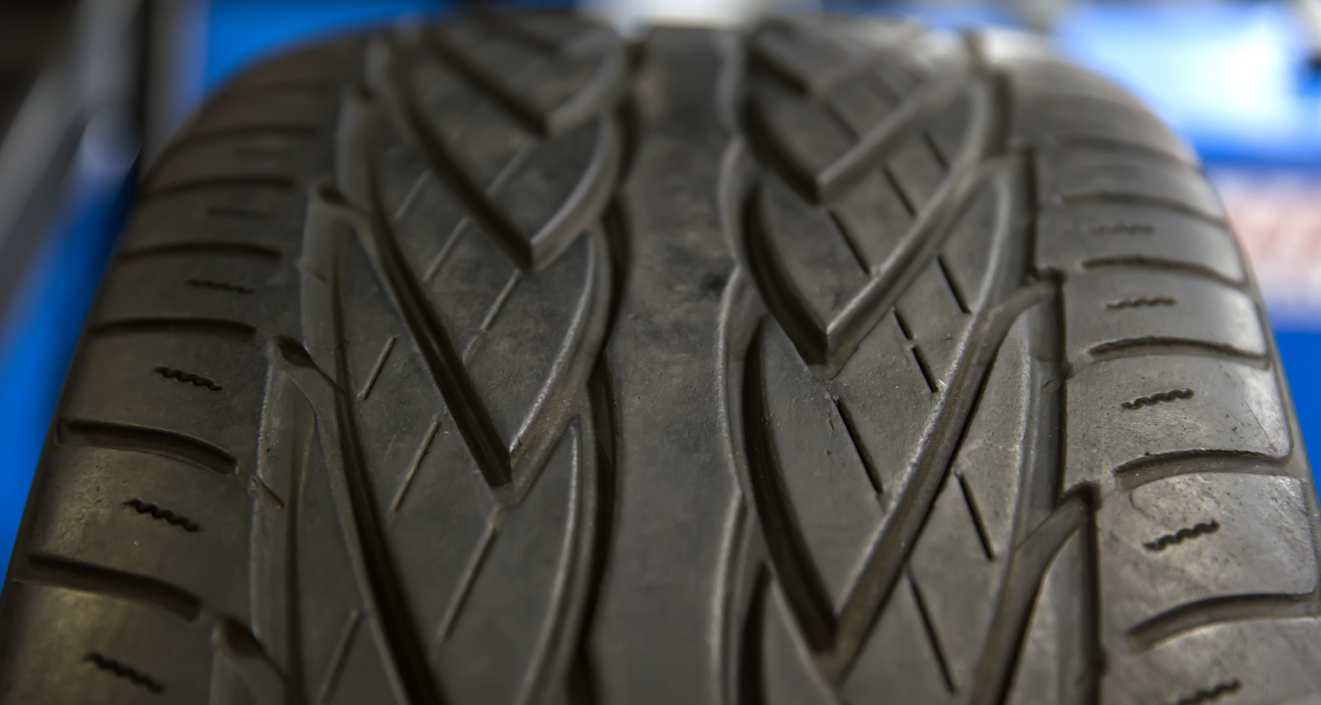 Top Reasons Why Tire Grooves Are Essential for Safety | Apollo Tyres