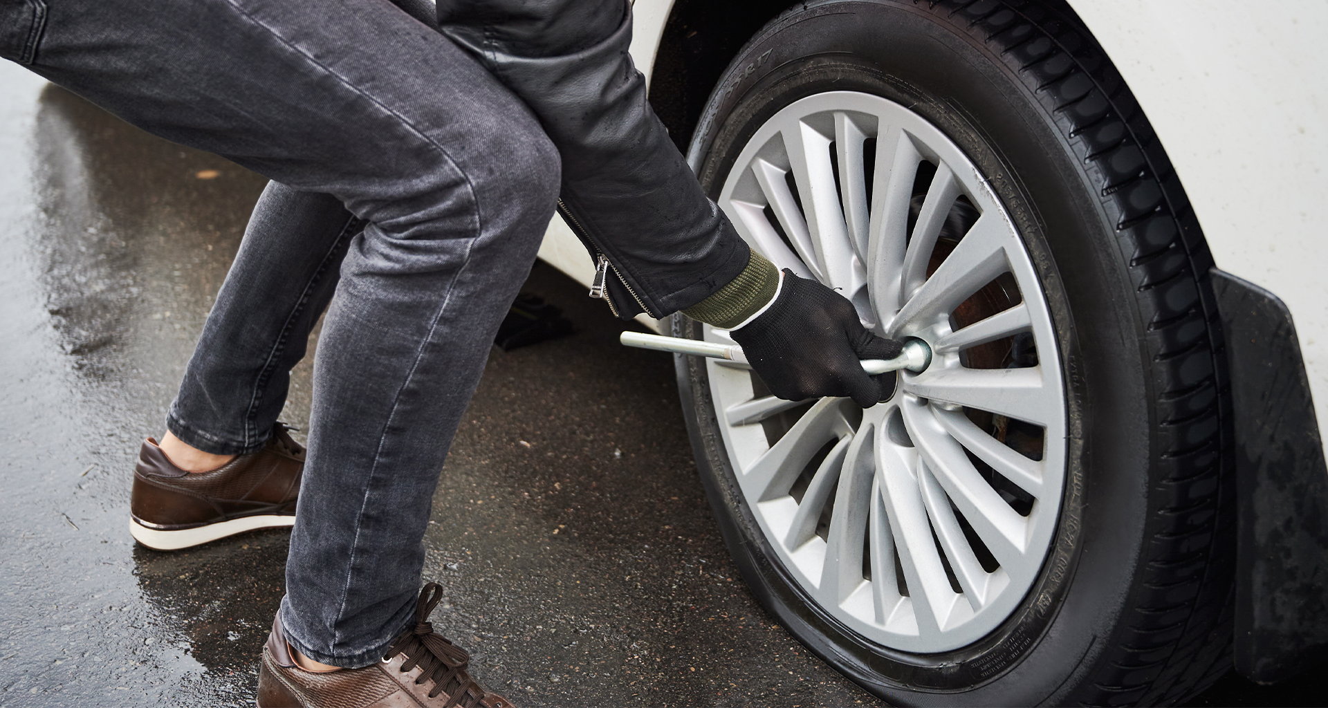 How to Know If Your Tyre Got Punctured: Simple Signs